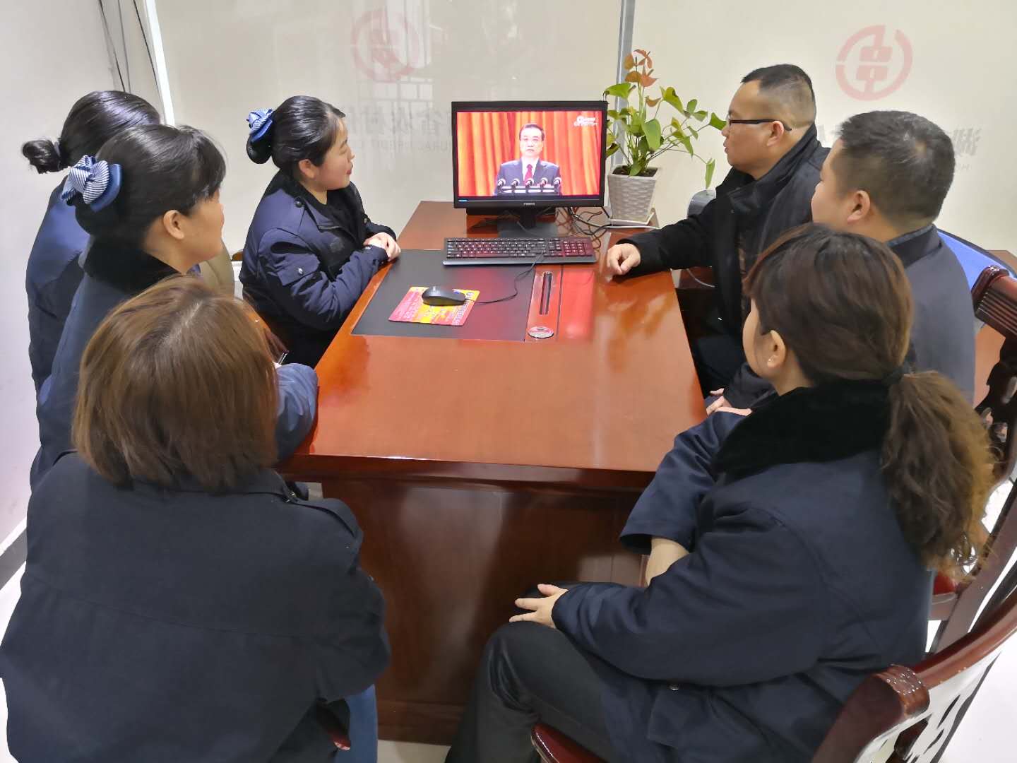 龙山农商银行:组织党员干部观看“两会”开幕盛况 湖南省农村信用社联合社