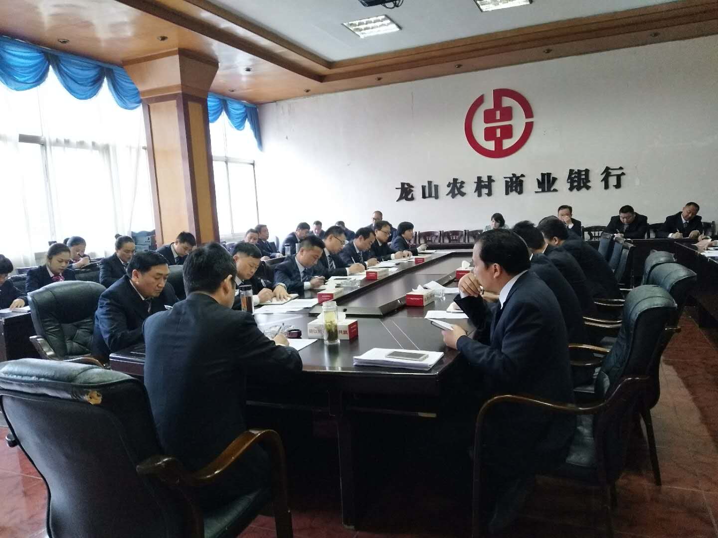 龙山农商银行:召开一季度工作总结会 湖南省农村信用社联合社