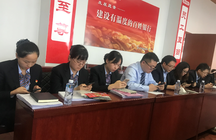 龙山农商银行:举行无纸化业务考试 落实文件制度执行力 湖南省农村信用社联合社