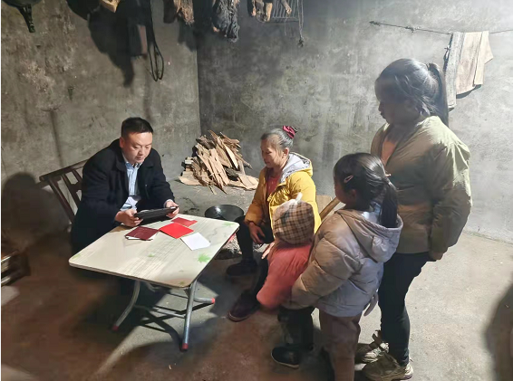 龙山农商银行： 脱贫不脱“贷”，精准洒“雨露” 湖南省农村信用社联合社